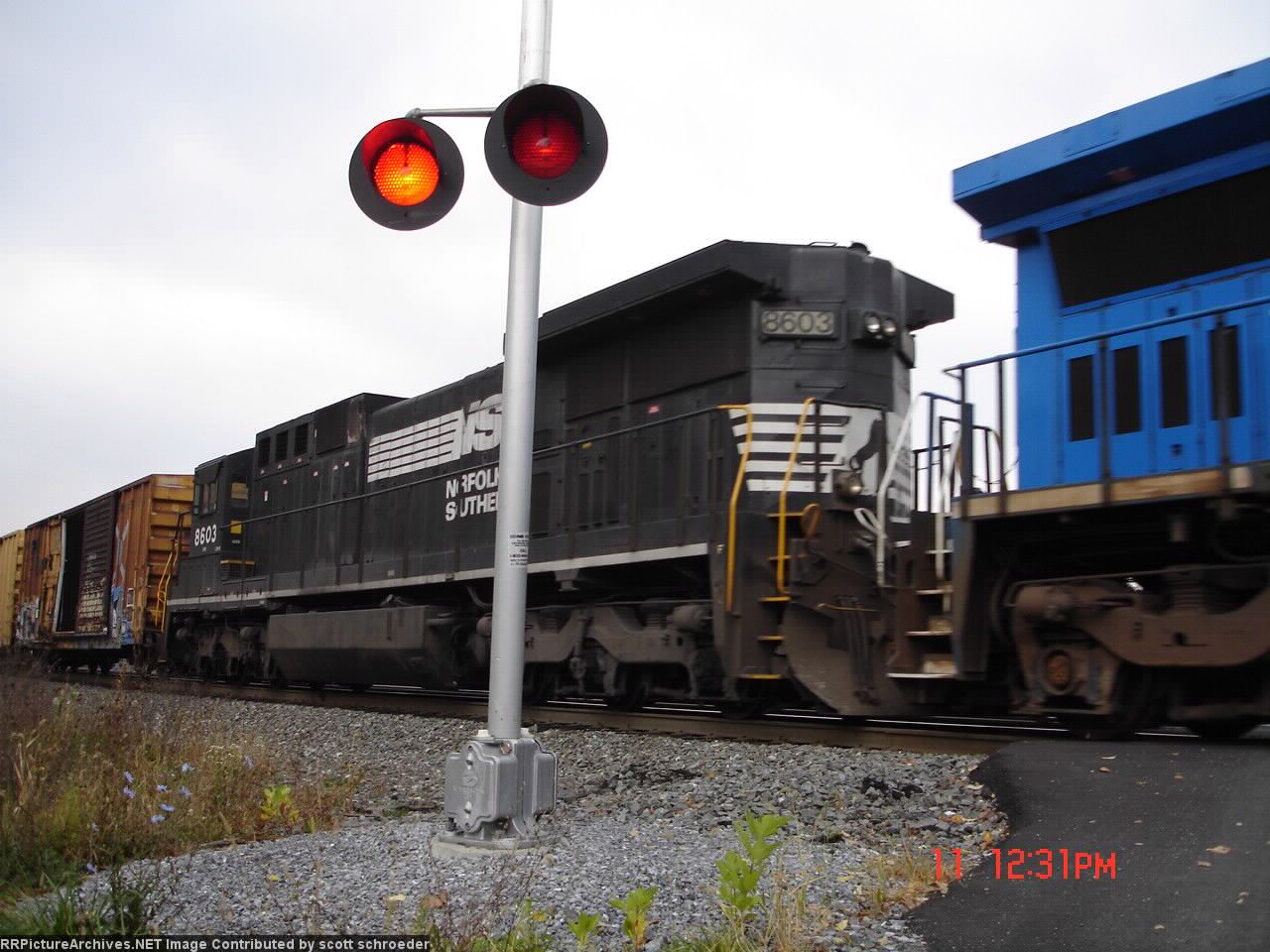 NS C39-8 8603 & ABOX Boxcar 52148